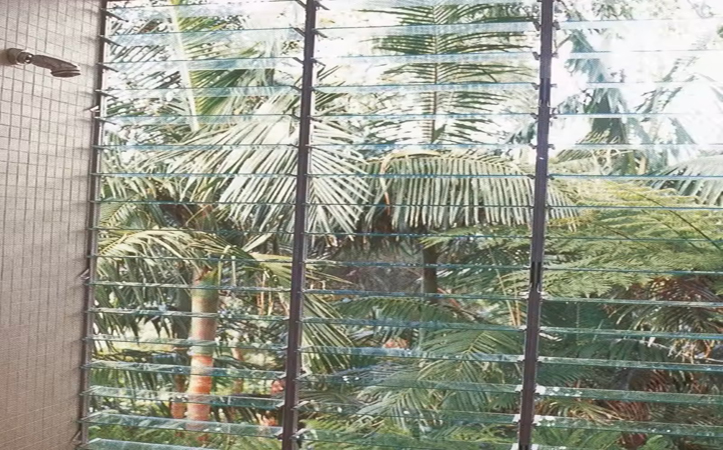 Residential Window Louvers in Tempered Glass Window For Ventilation ...