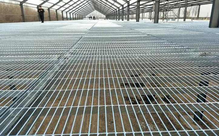 Walkway platforms, various trench covers, hot-dip galvanized flat steel ...
